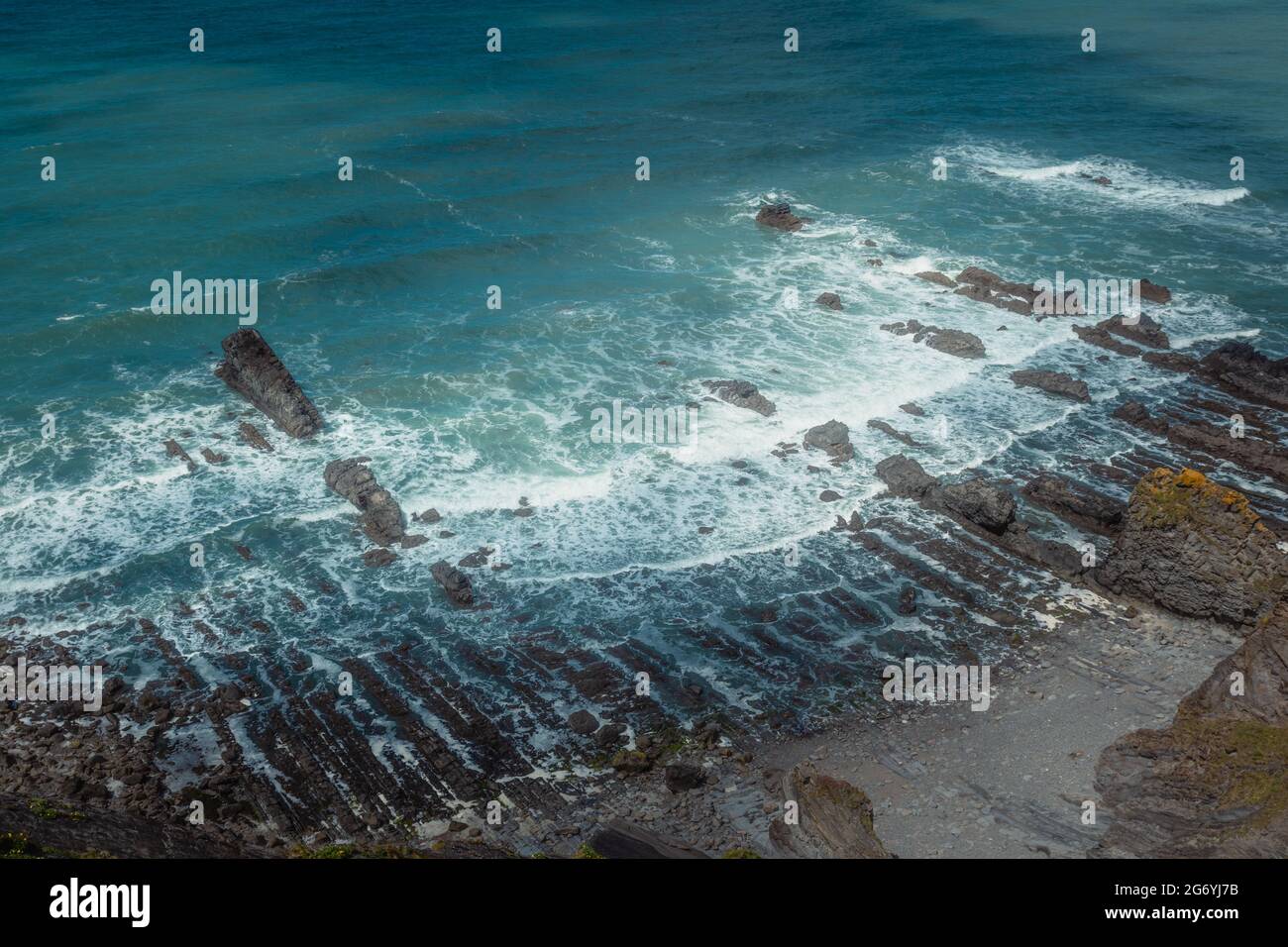 Rugged Coastline of Bude, Cornwall with V-pattern made by Bude ...