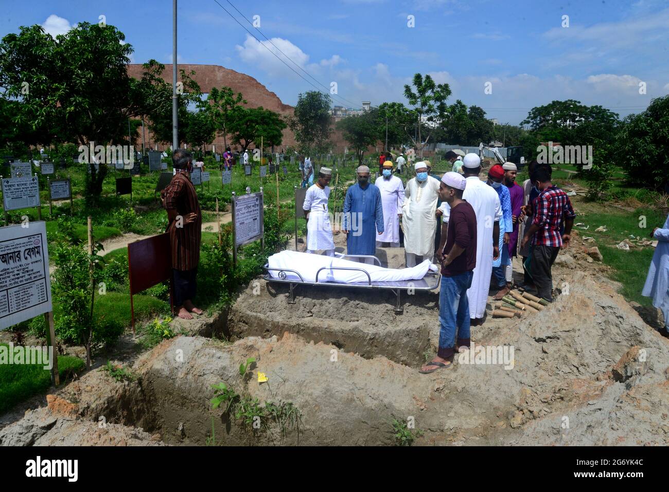 Rayer bazar graveyard hi-res stock photography and images - Alamy