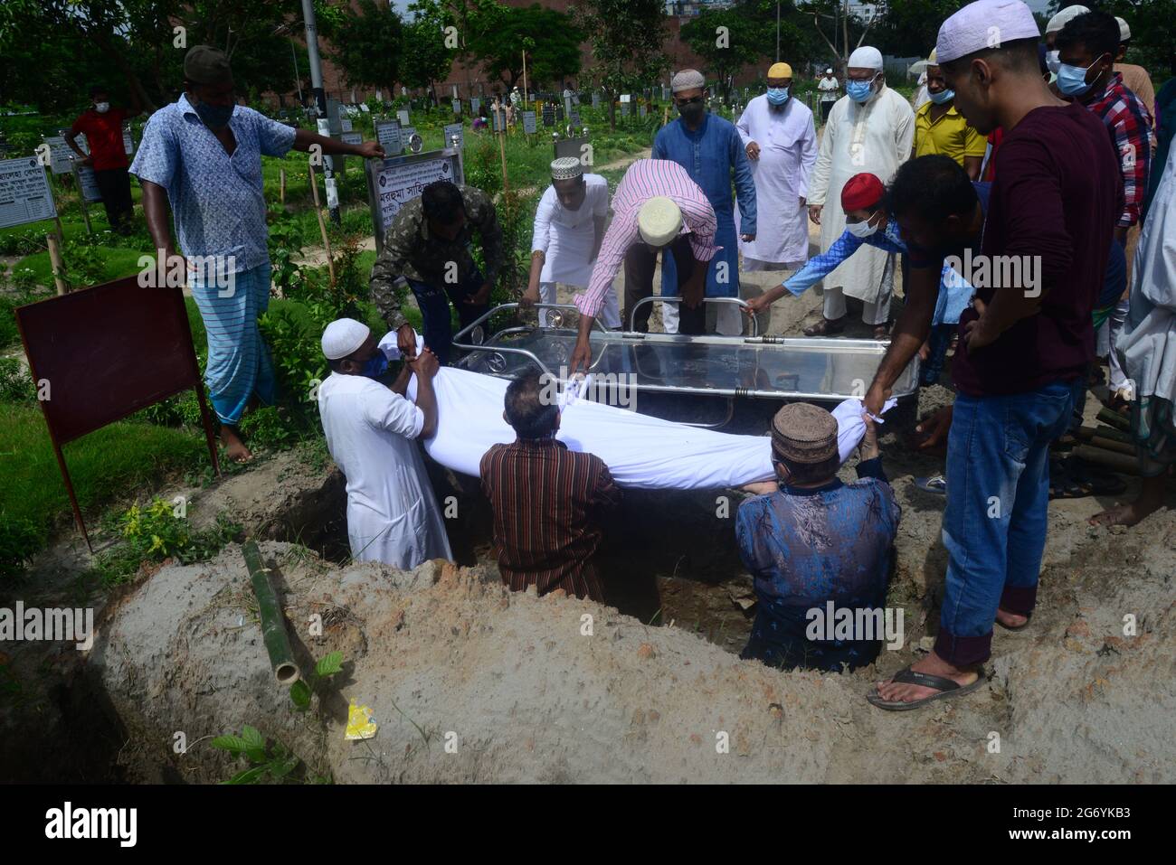 Rayer bazar graveyard hi-res stock photography and images - Alamy