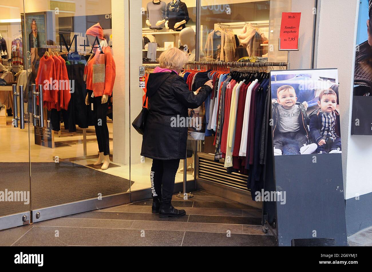 Flensburg/Schleswig-Holstein/Germany. 05. October 2018.. Woman shoppers ...
