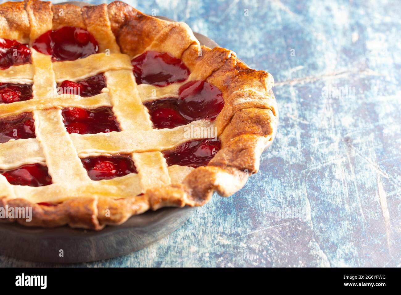 Whole cherry pie hi-res stock photography and images - Alamy