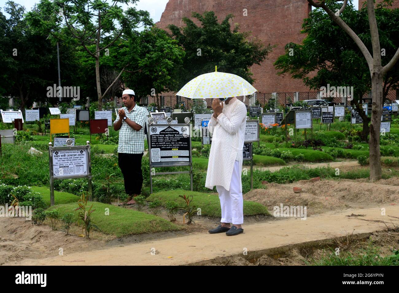 Dhaka, Bangladesh. 09th July, 2021. People offer prayers for their ...
