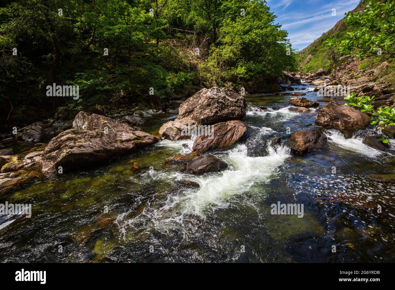 The Glaslyn River flowing through the Aberglaslyn Pass in the Snowdonia ...