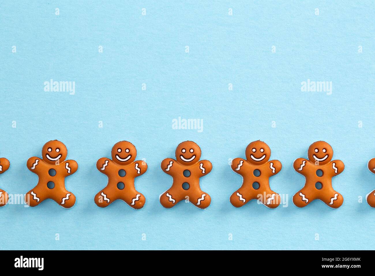 Row of gingerbread men hi-res stock photography and images - Alamy