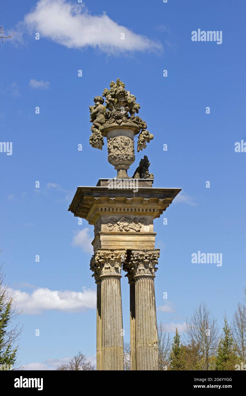 Pillar column garden hi-res stock photography and images - Alamy