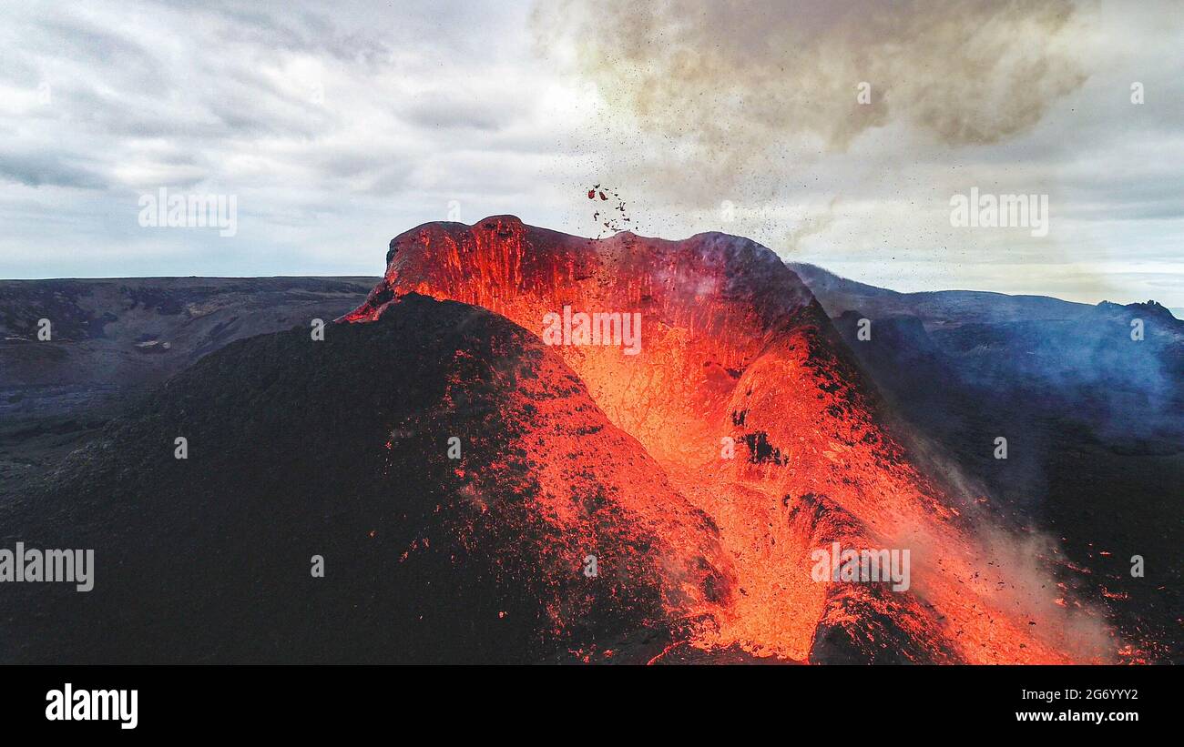 Reykjanes volcanic eruption hi-res stock photography and images - Alamy