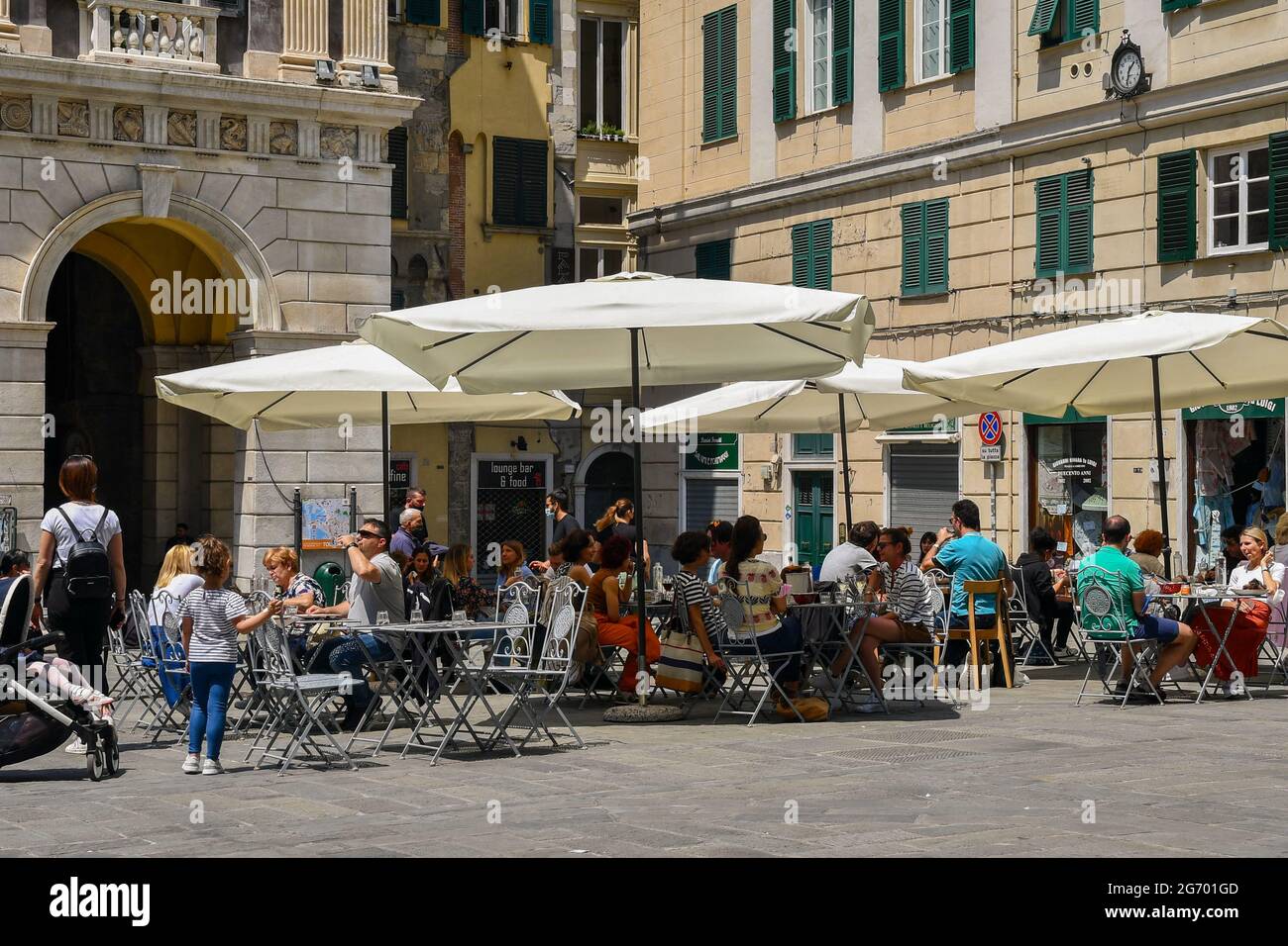Saint lawrence square genoa hi-res stock photography and images - Alamy
