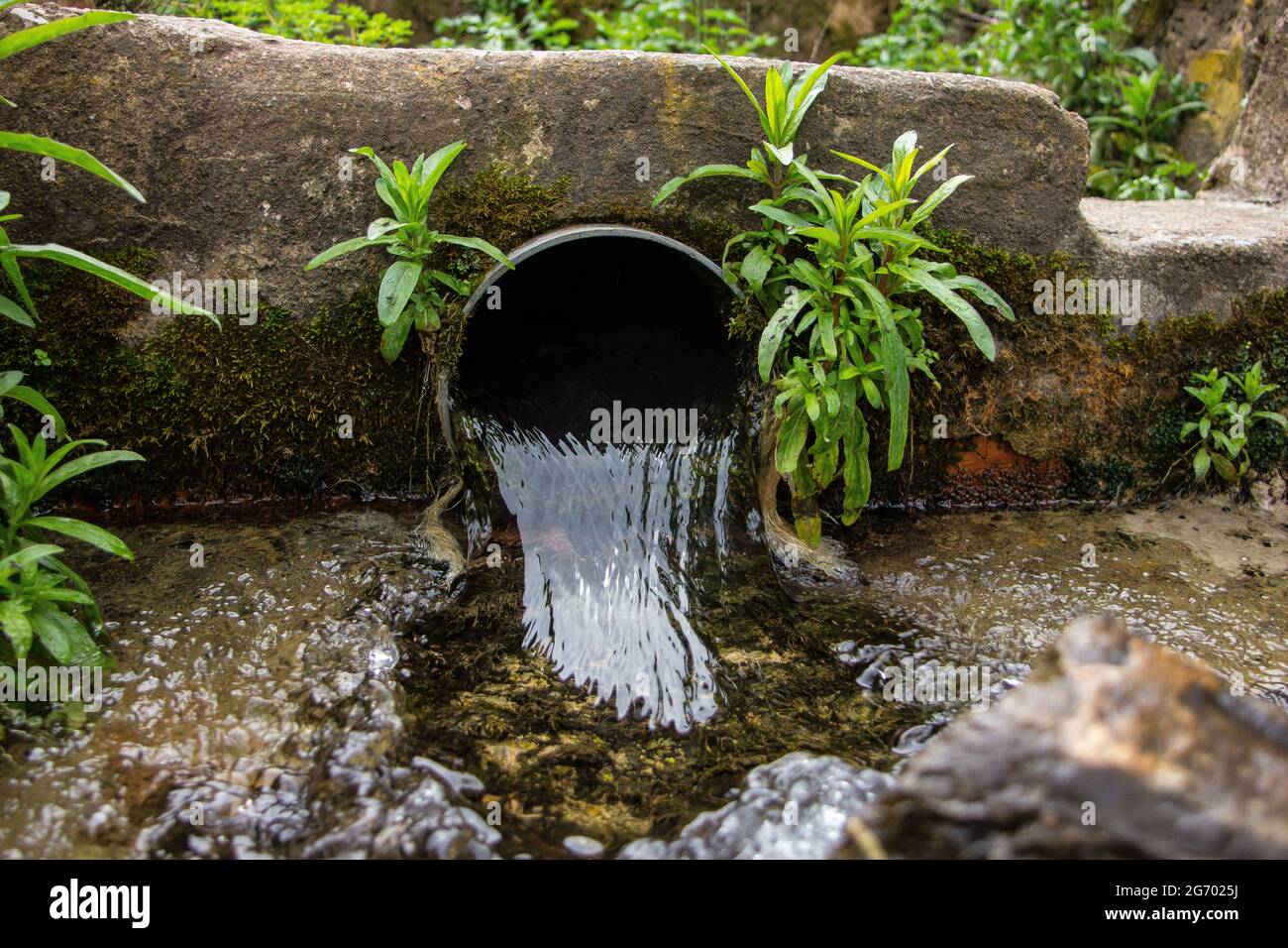 Concrete waterway hi-res stock photography and images - Alamy
