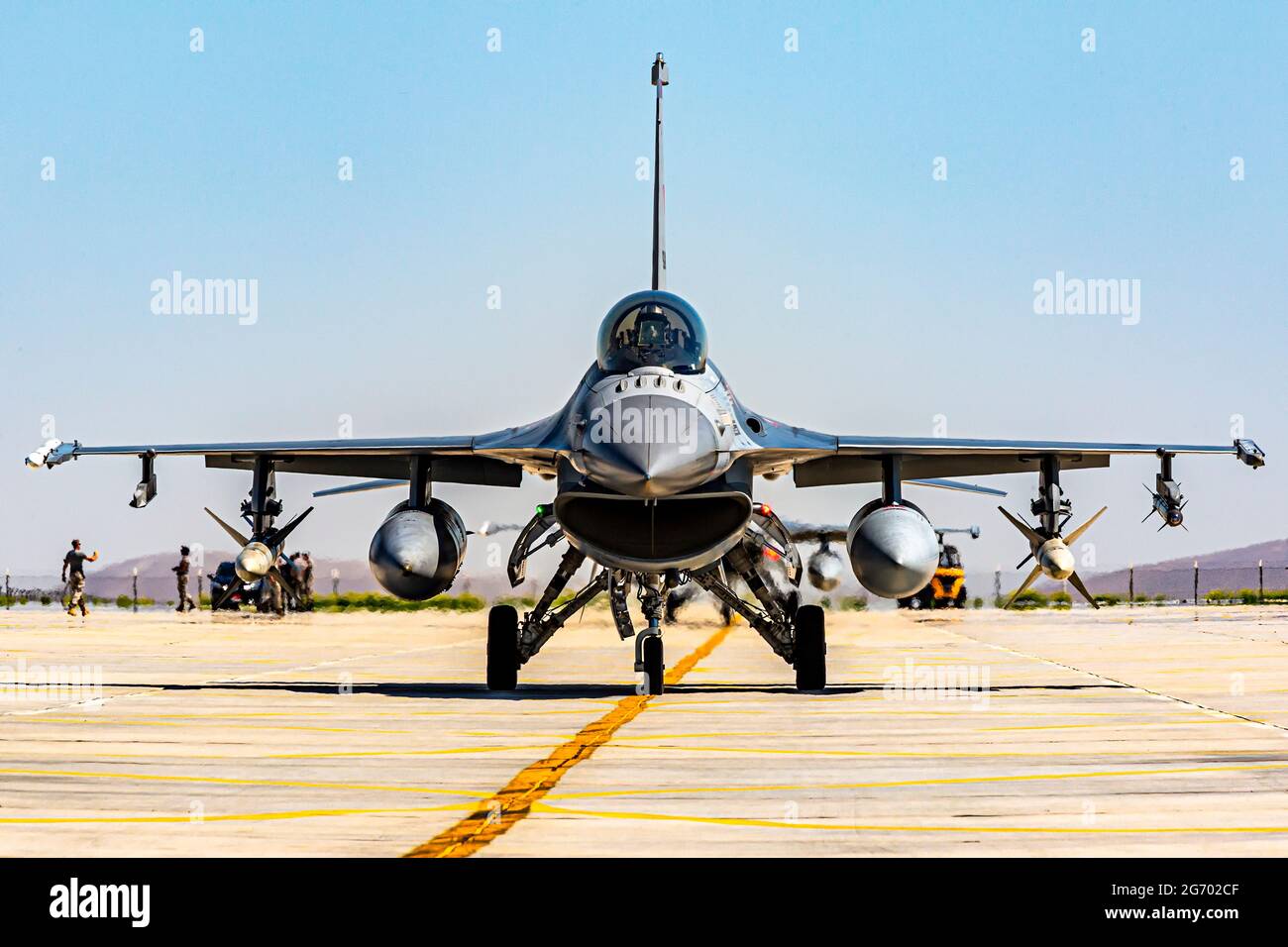 F16 Fighter jet in a taxiing position Stock Photo - Alamy
