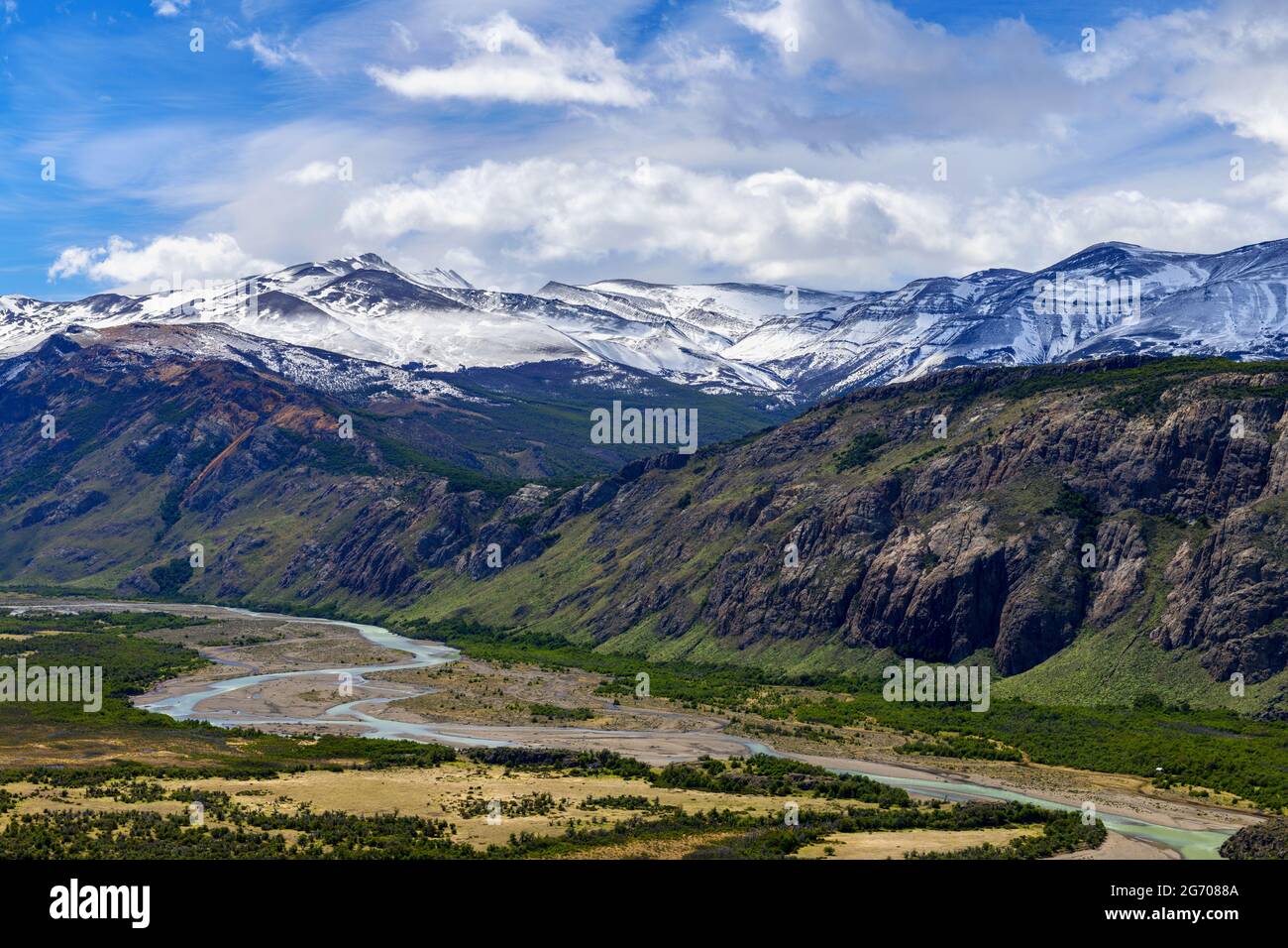 Green valley mountains patagonia hi-res stock photography and images ...