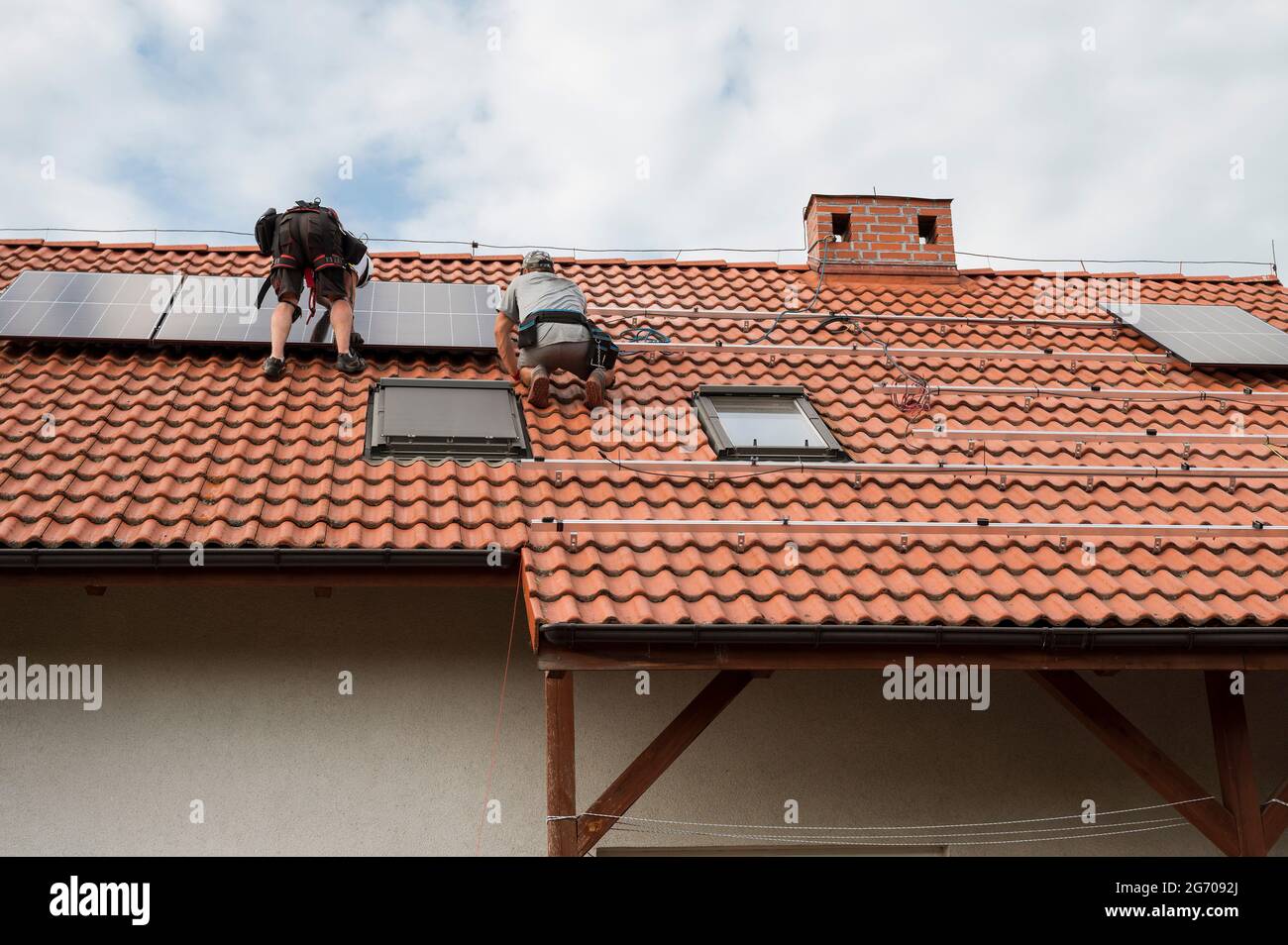 Solar panel fitter house hi-res stock photography and images - Alamy