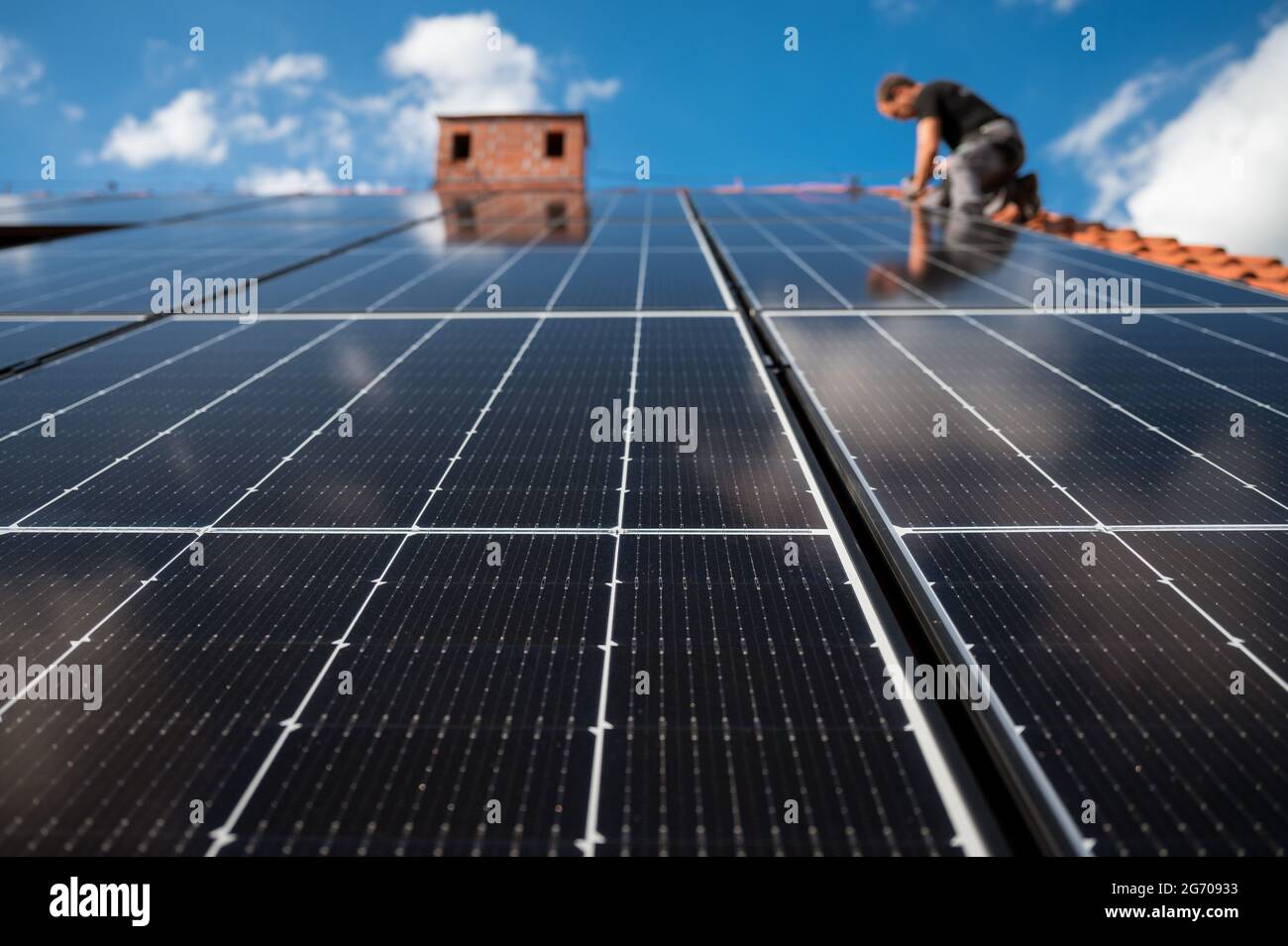 Solar panel fitter house hi-res stock photography and images - Alamy