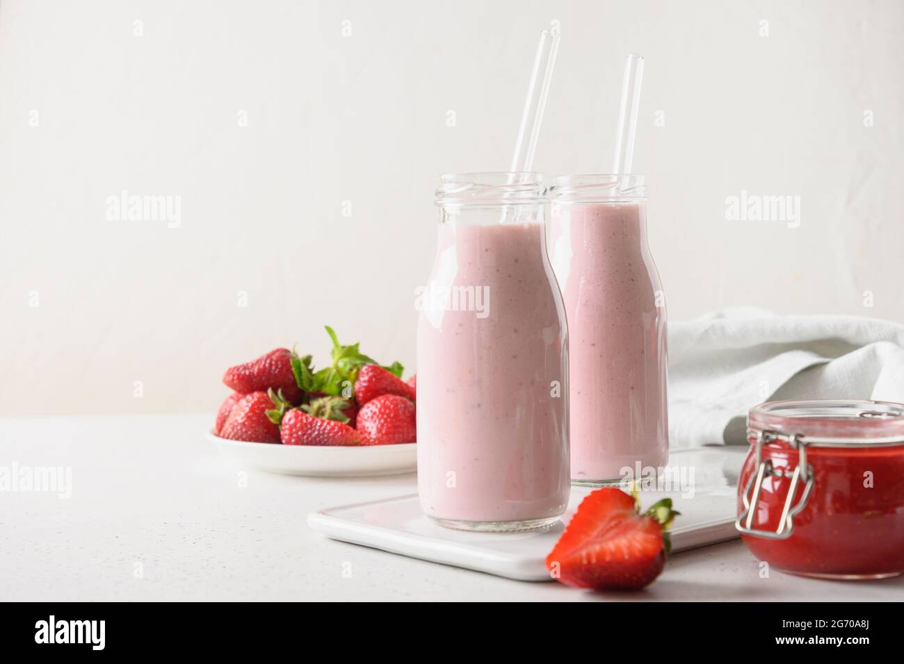 India strawberry hi-res stock photography and images - Alamy