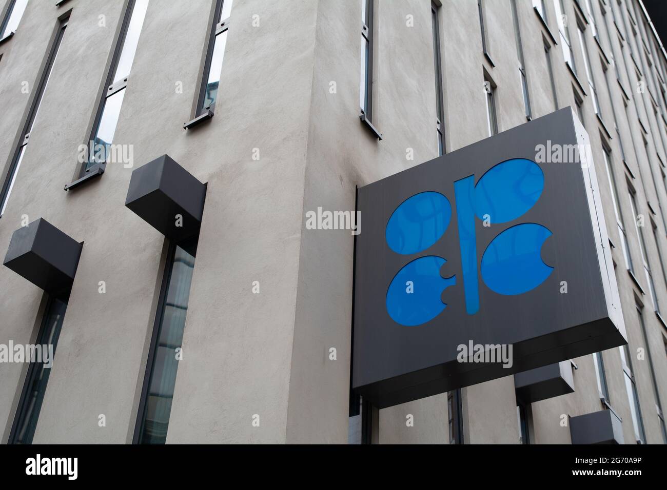Opec building hi-res stock photography and images - Alamy