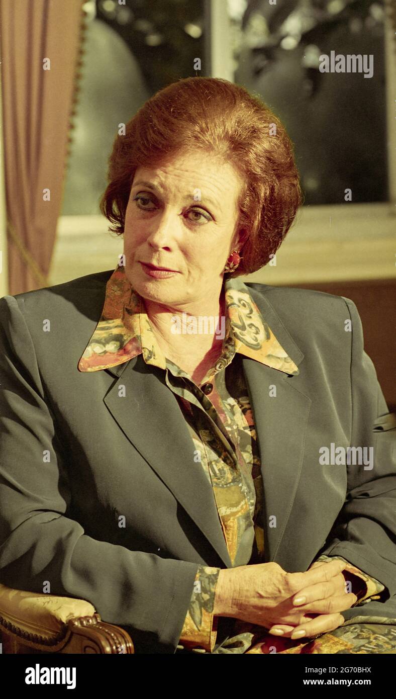 Late president of egypt anwar sadat hi-res stock photography and images ...