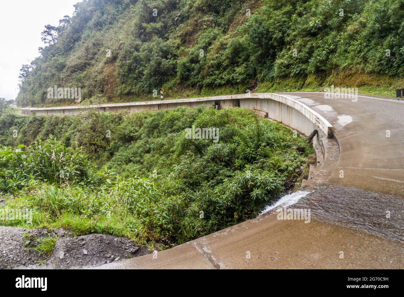Mountain road from Olllantaytambo to Quillabamba in Abra Malaga pass ...
