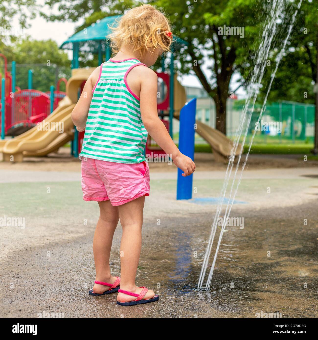 Girl water park splash pad hi-res stock photography and images - Alamy