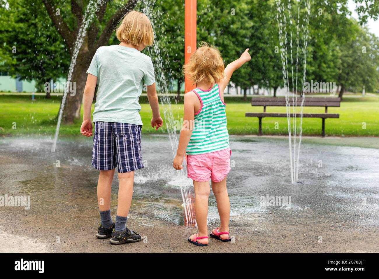 Children playing in water fountain park hi-res stock photography and ...