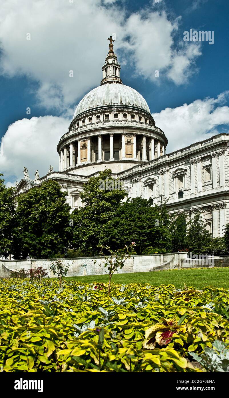 Columns historic london monument hi-res stock photography and images ...