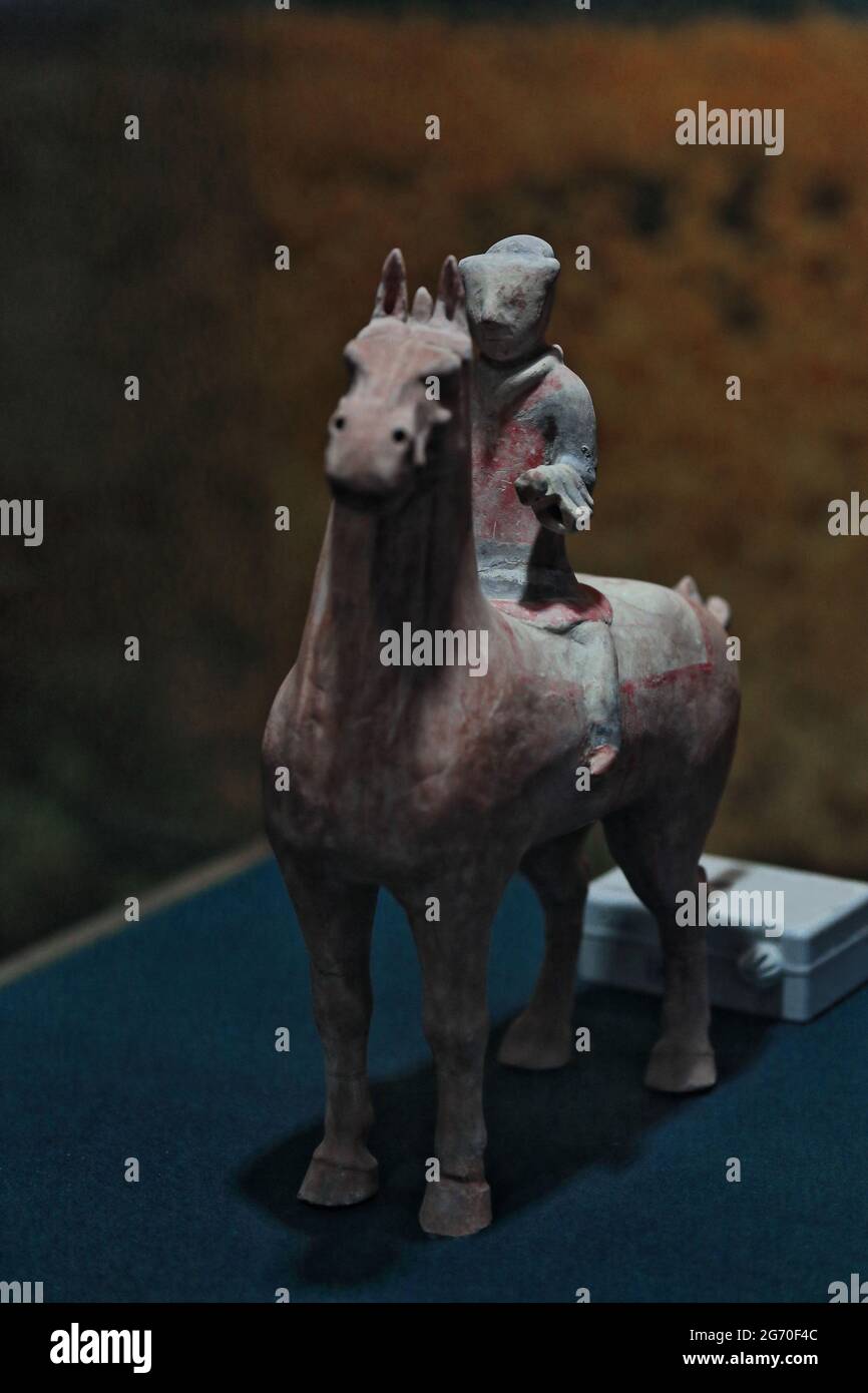 Cavalry guard of honor-terracotta funerary figurine-Han Yang Ling ...