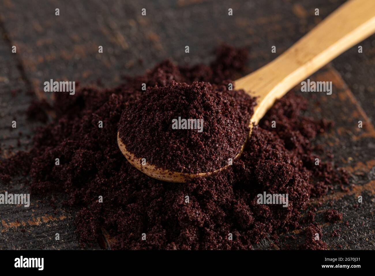 Messy wood spoon hi-res stock photography and images - Alamy