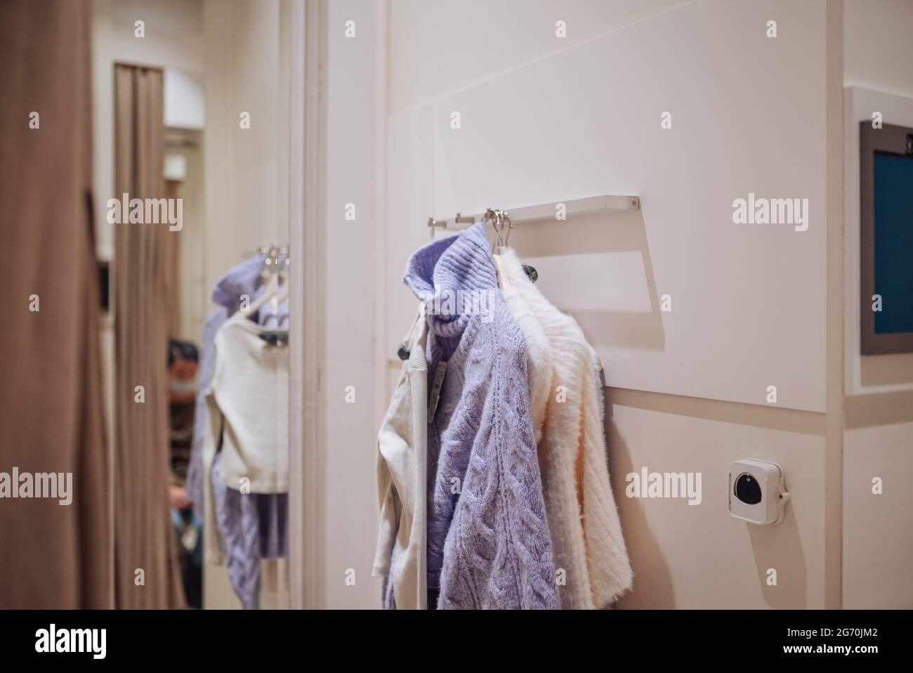 fashion boutique interior, fitting room Stock Photo - Alamy