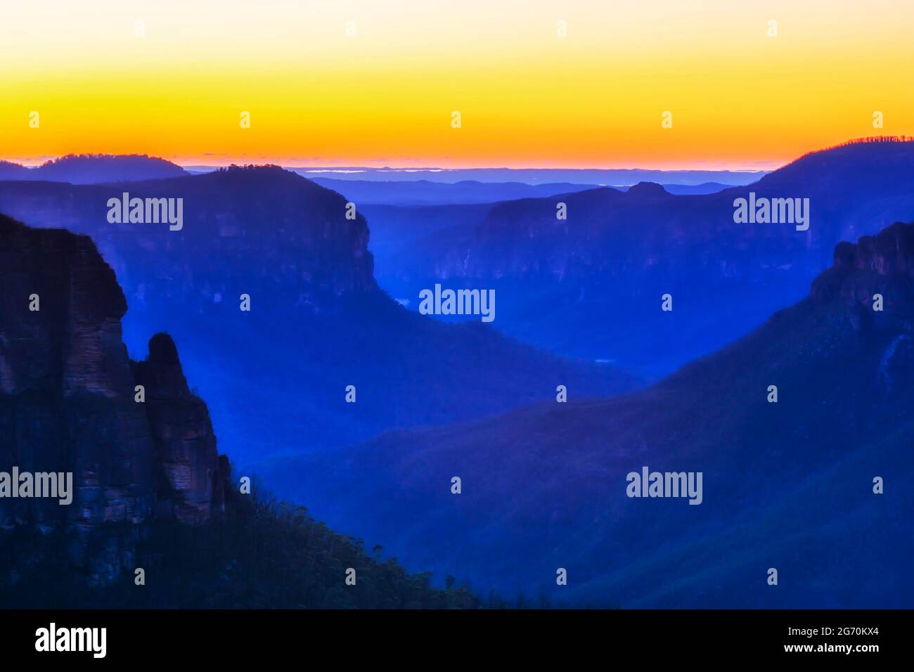 Cold winter dawn in Blue Mountains of Australia - scenic rock formation ...