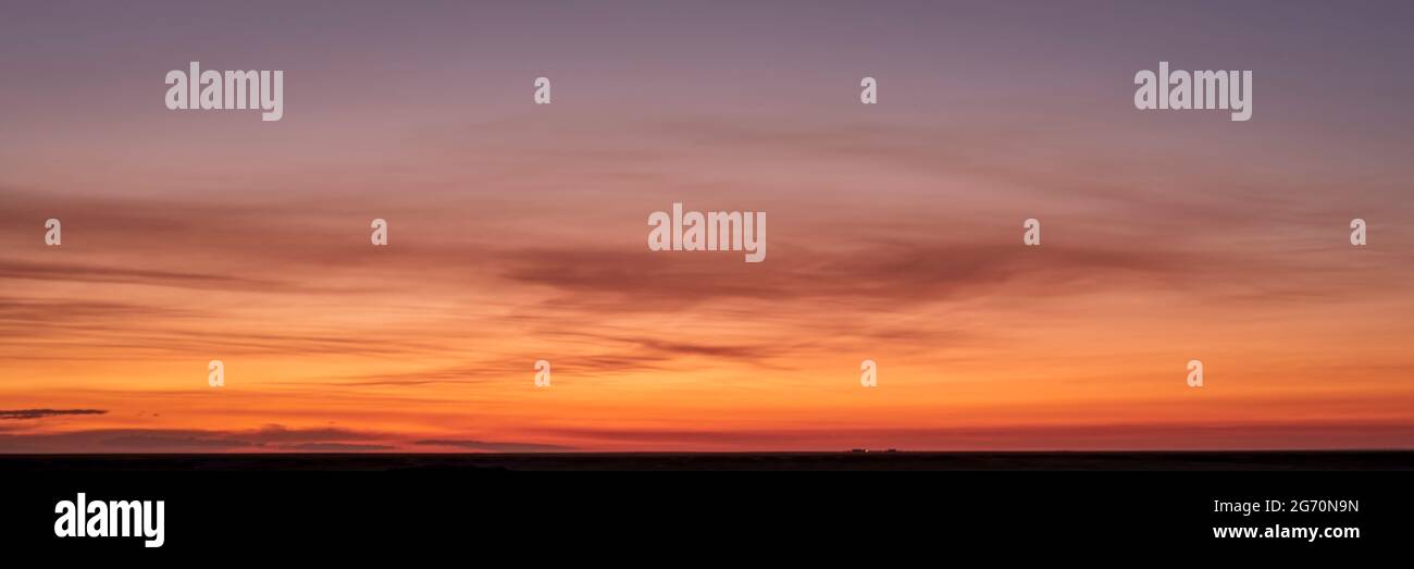 Sunrise sky prairie grassland hi-res stock photography and images - Alamy