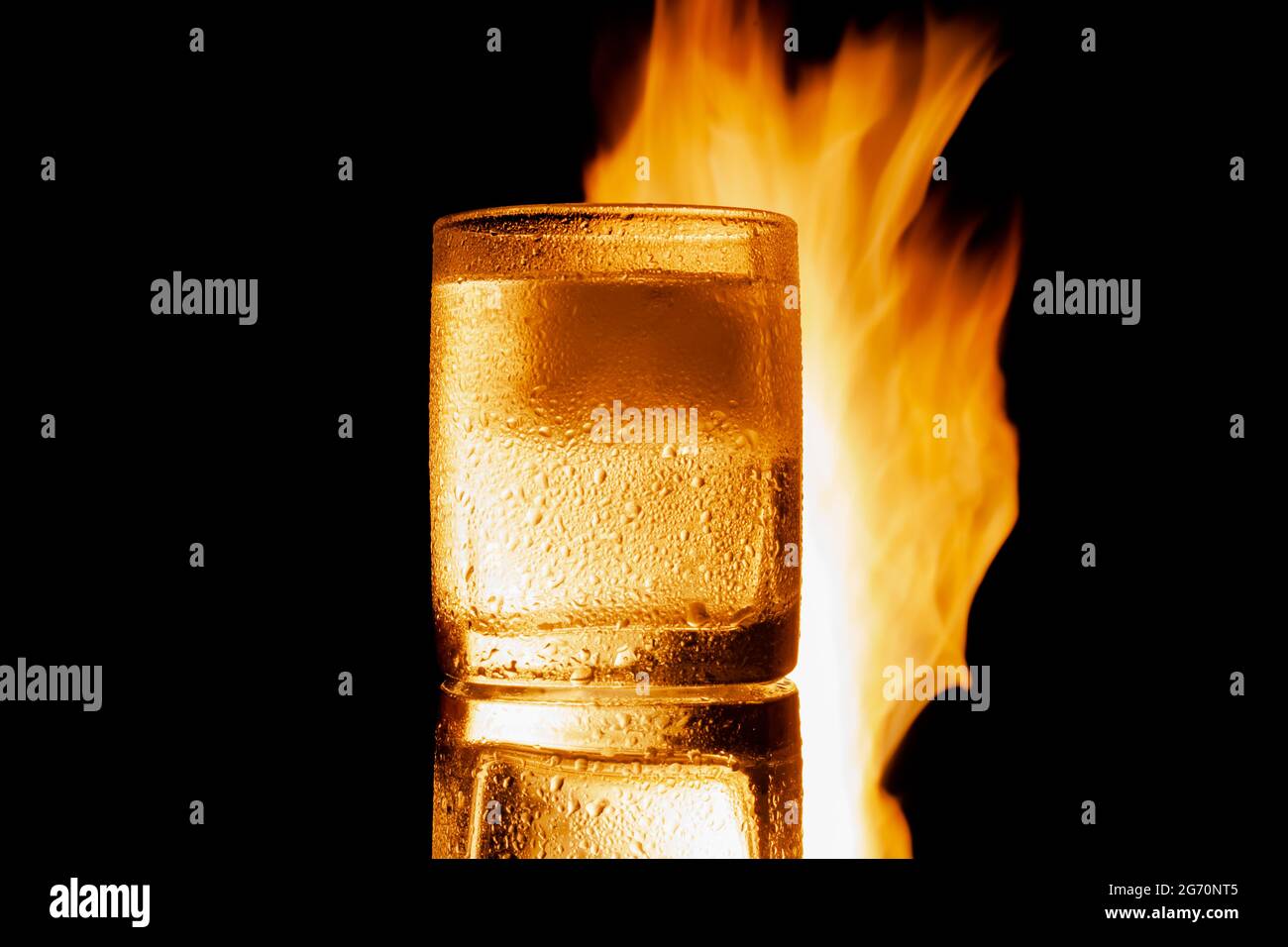 Water glass sweating hi-res stock photography and images - Alamy