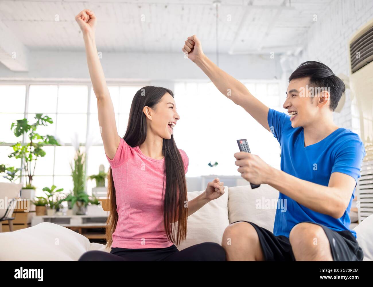Sports fan watching tv hi-res stock photography and images - Alamy