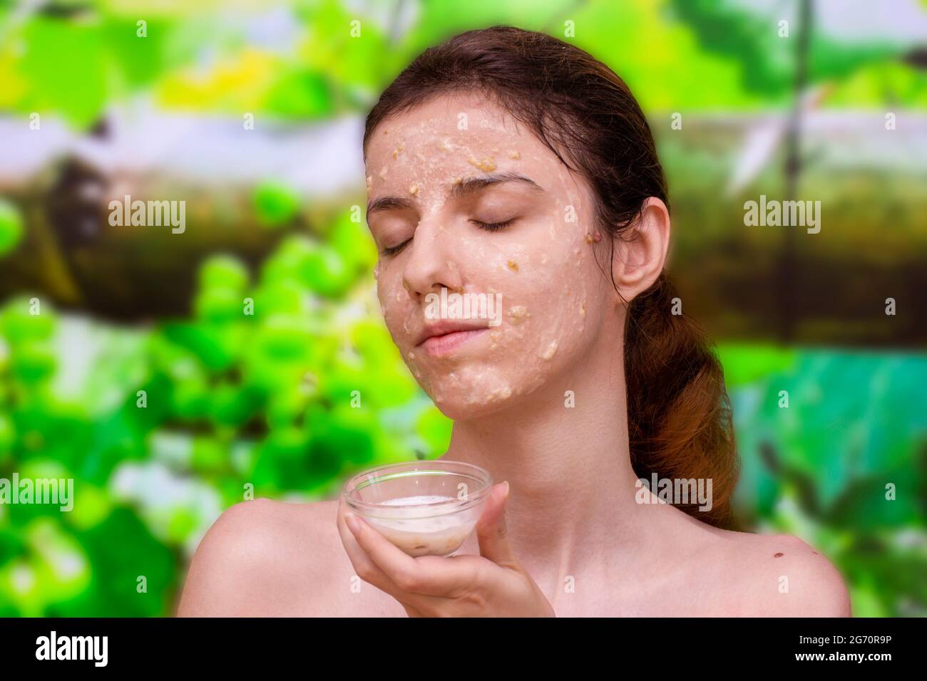 Firming Grape Face made out of green grapes and corn flour to improve ...