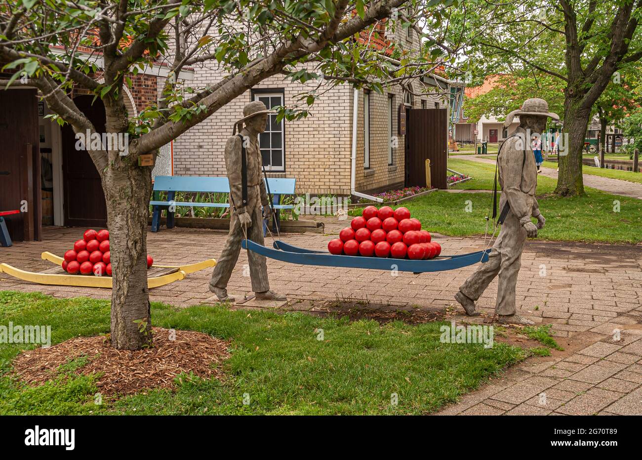 Men carrying cheese hi-res stock photography and images - Alamy