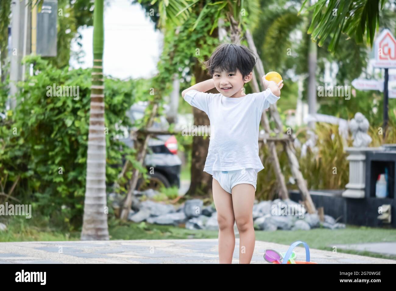 Asian kids pool hi-res stock photography and images - Alamy