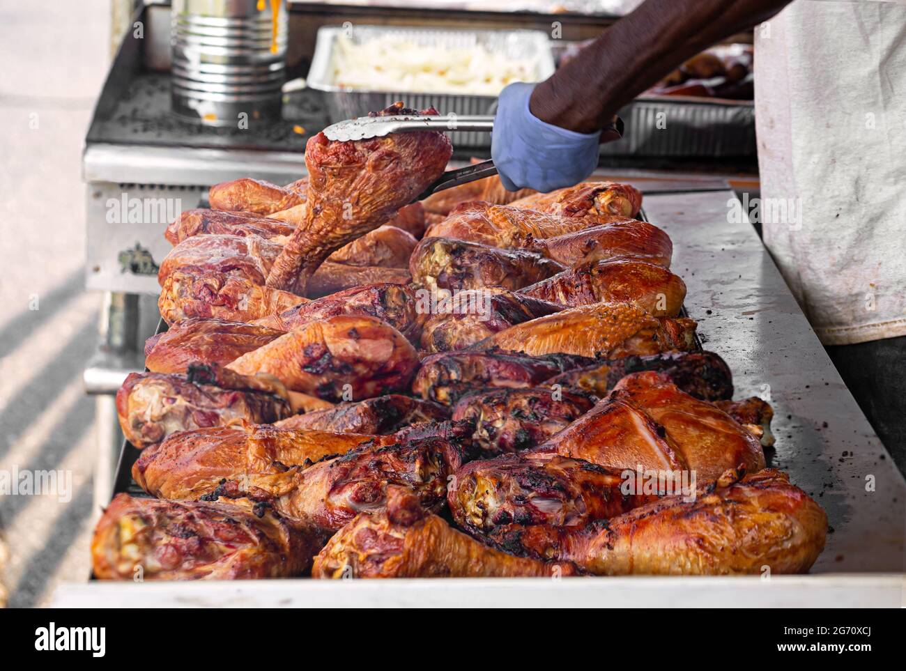 Cooking a turkey hi-res stock photography and images - Alamy