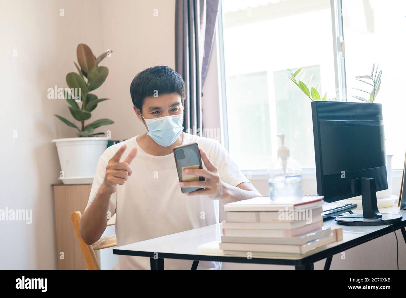 Asian admin in data center hi-res stock photography and images - Alamy