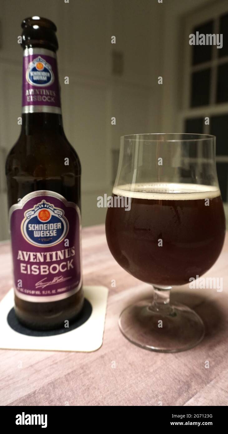 Bottle of Schneider Weisse Aventinus Eisbock beer poured into a serving ...