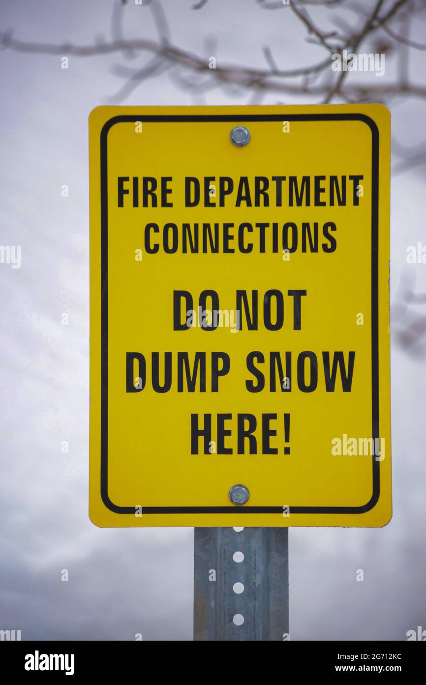 Vertical shot of a "Do not dump snow here" sign Stock Photo - Alamy