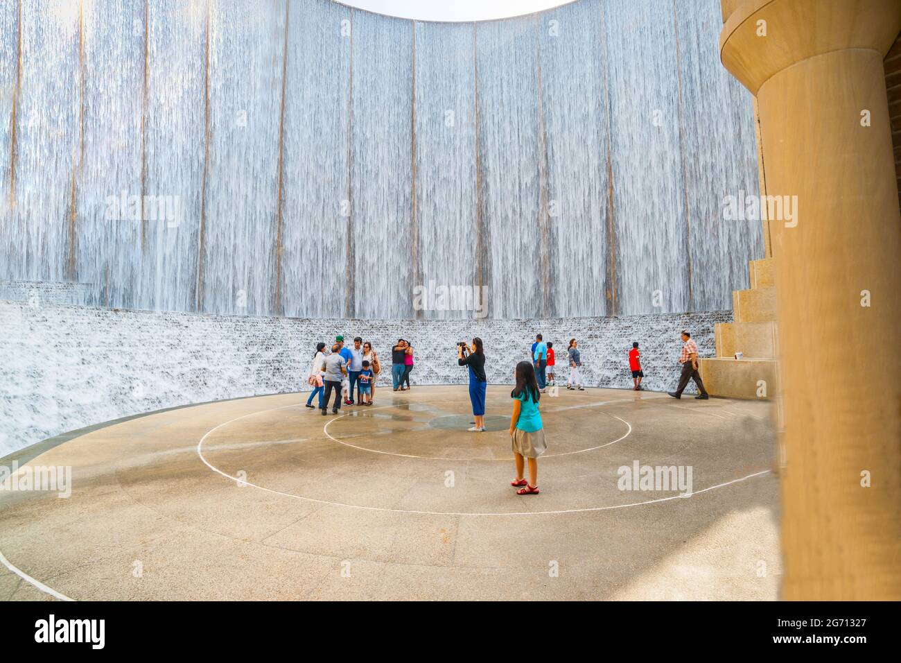 Houston, USA impressive Gerald D. Hines Waterwall Park with tourists ...