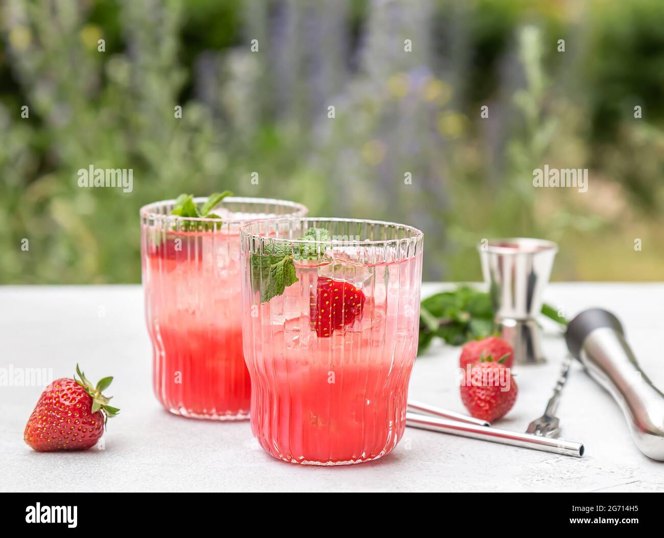 Strawberry mojito mocktail hi-res stock photography and images - Alamy