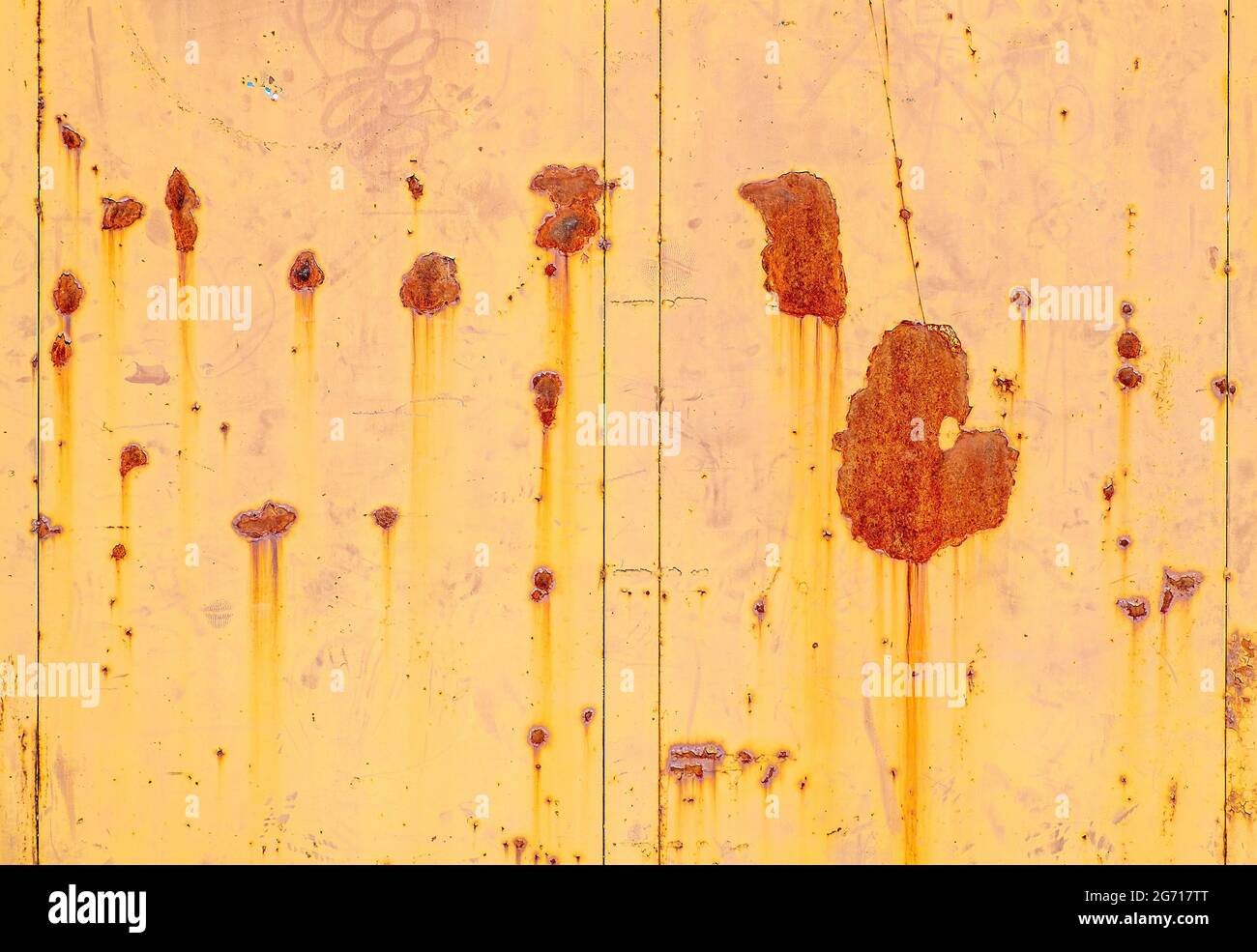 Yellow rusty gate texture background Stock Photo - Alamy