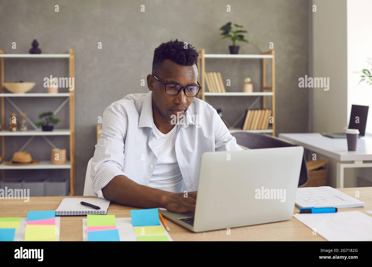 Manager typing hi-res stock photography and images - Alamy