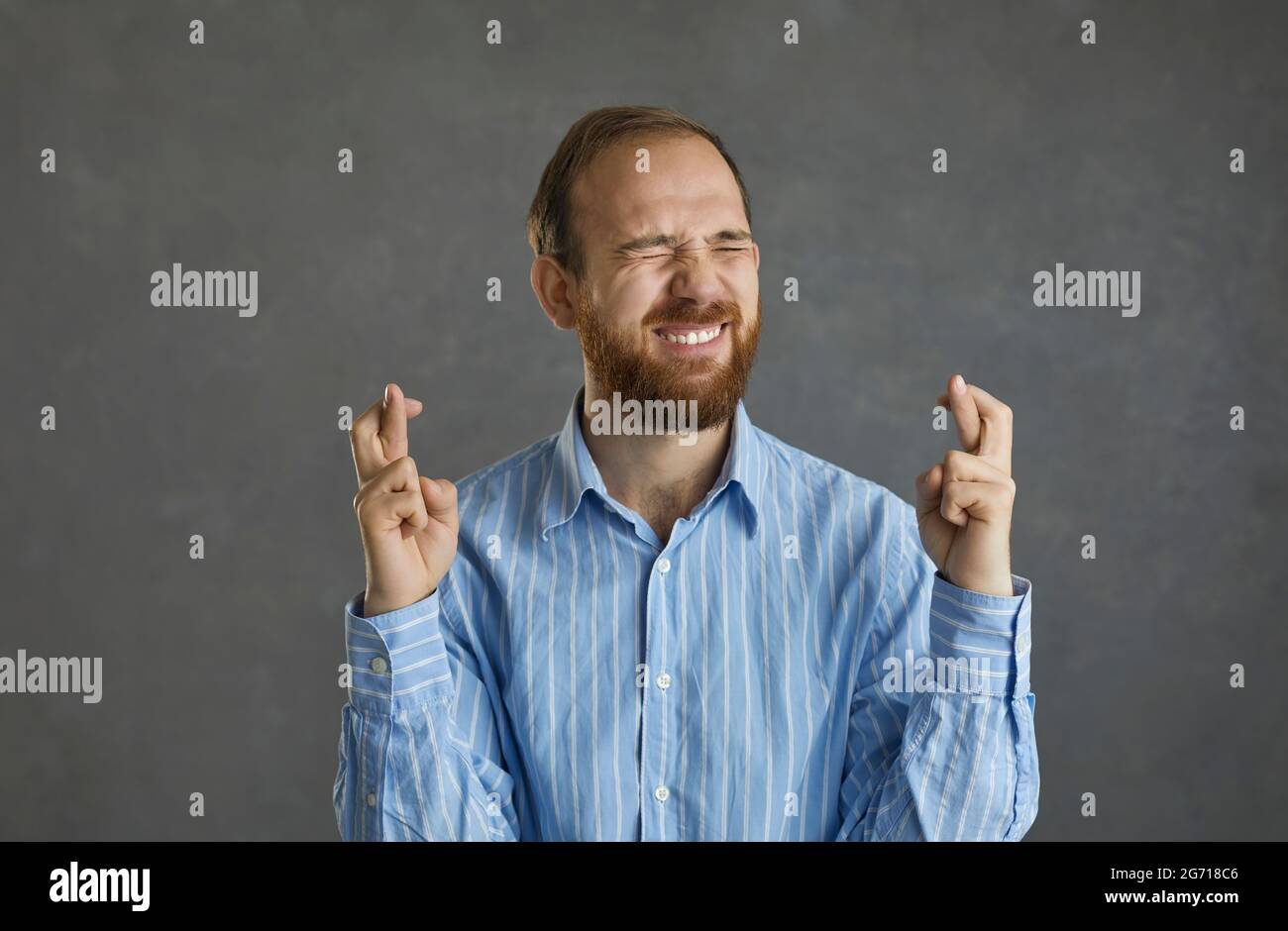 Luck finger crossed hi-res stock photography and images - Alamy