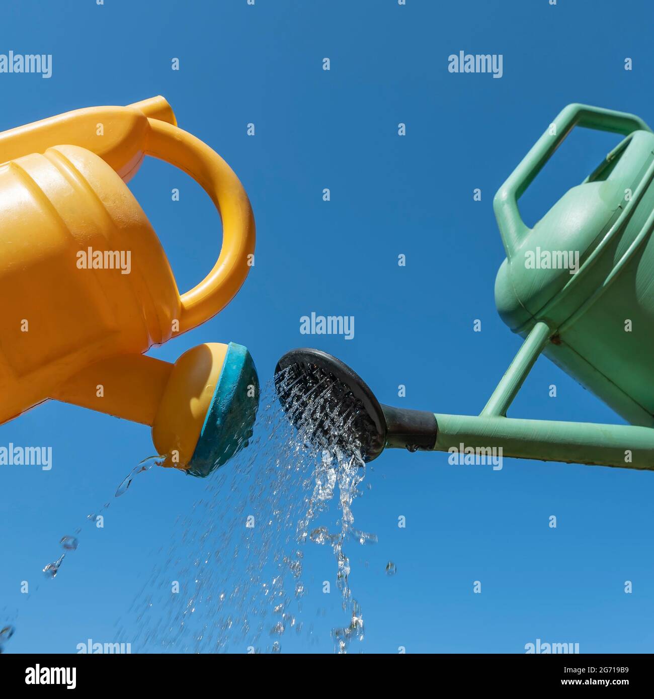 Drop water slide hi-res stock photography and images - Alamy