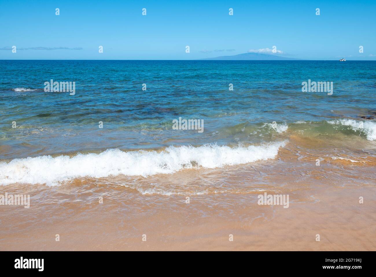 Beach background. Calm beautiful ocean wave on sandy beach. Sea view ...