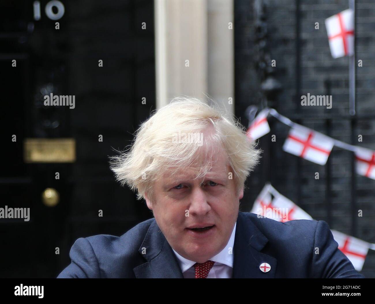 Boris johnson the english flag 2021 hi-res stock photography and images ...
