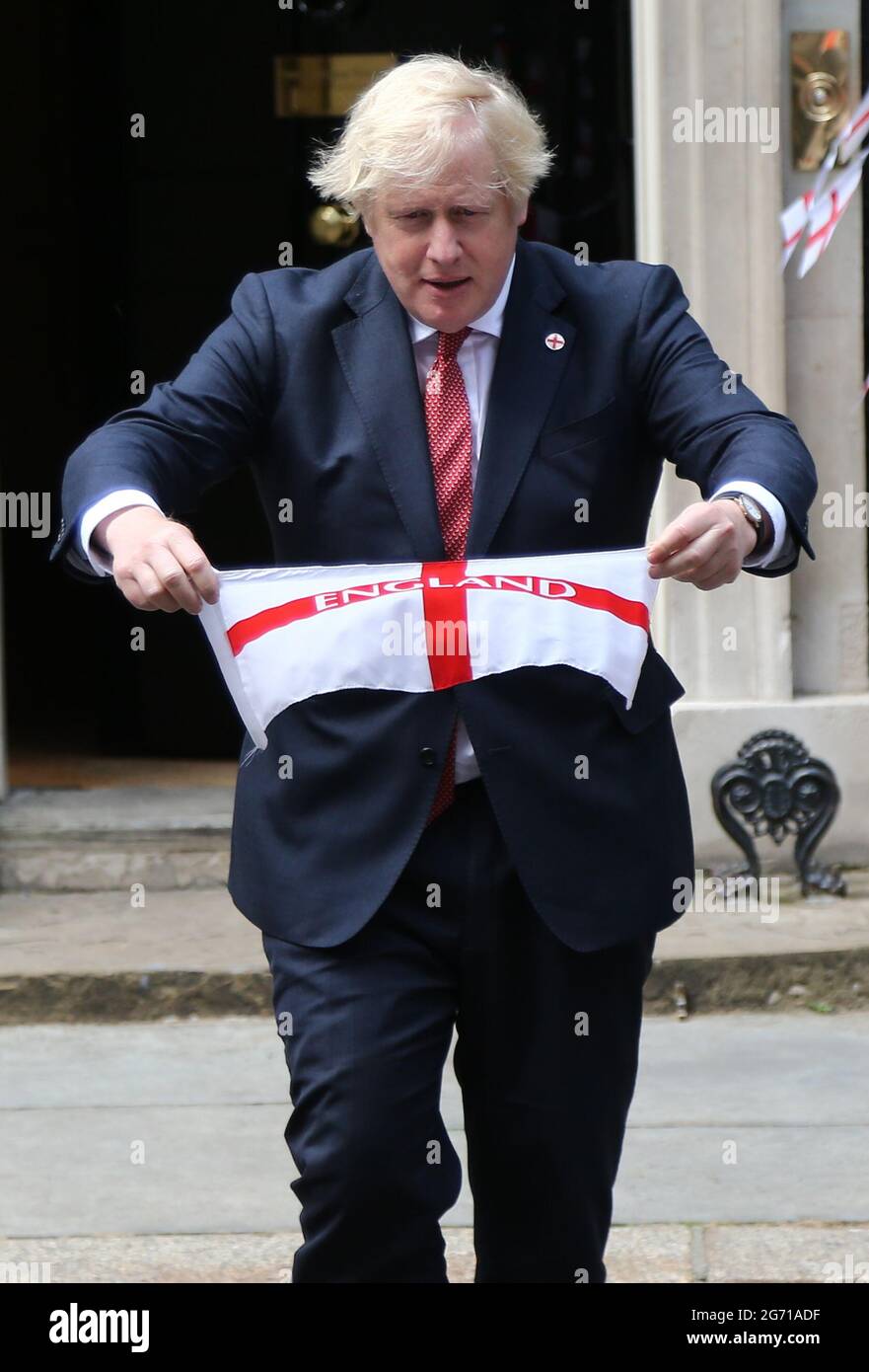 Boris johnson the english flag 2021 hi-res stock photography and images ...