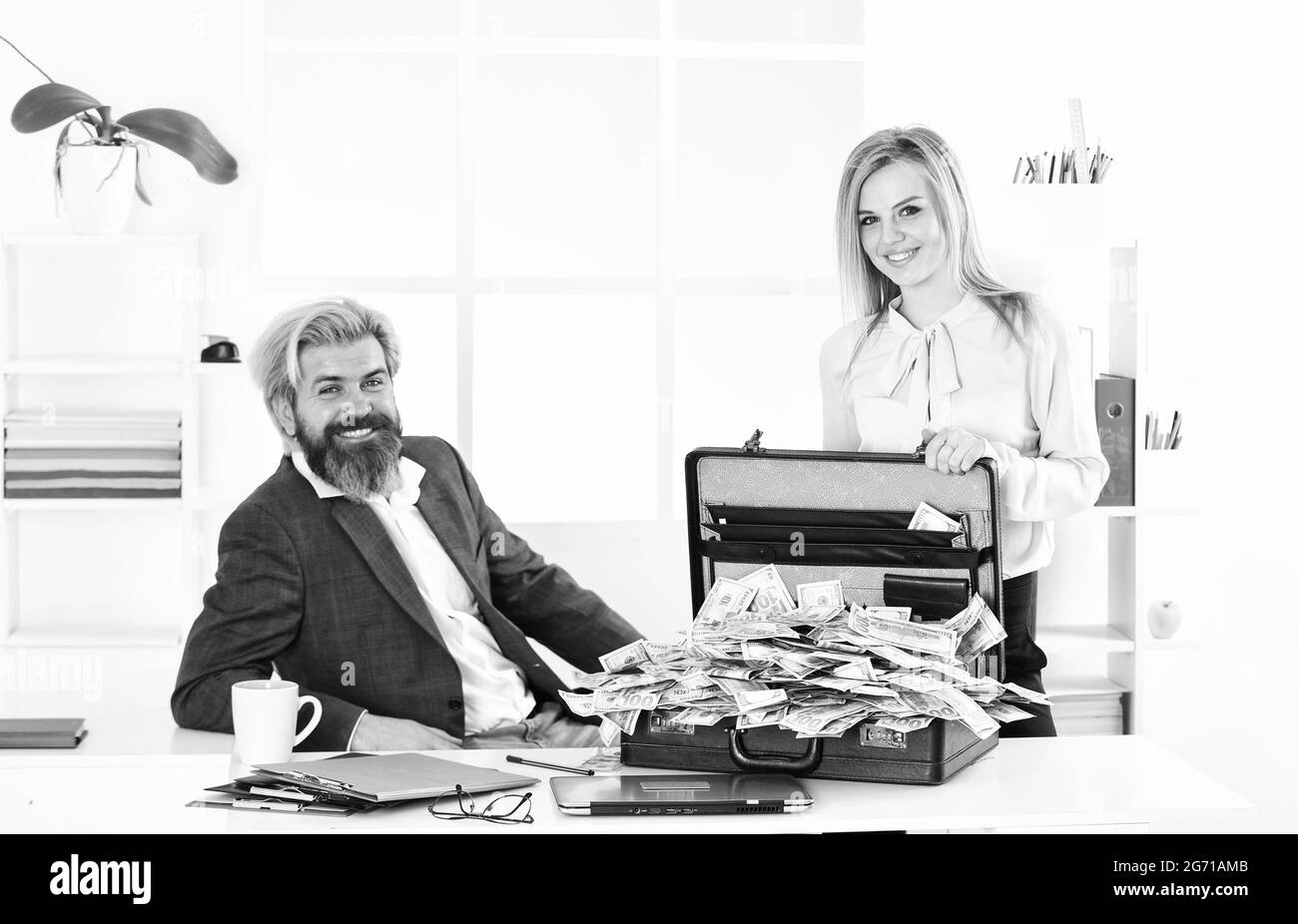 Money suitcase couple Cut Out Stock Images & Pictures - Alamy