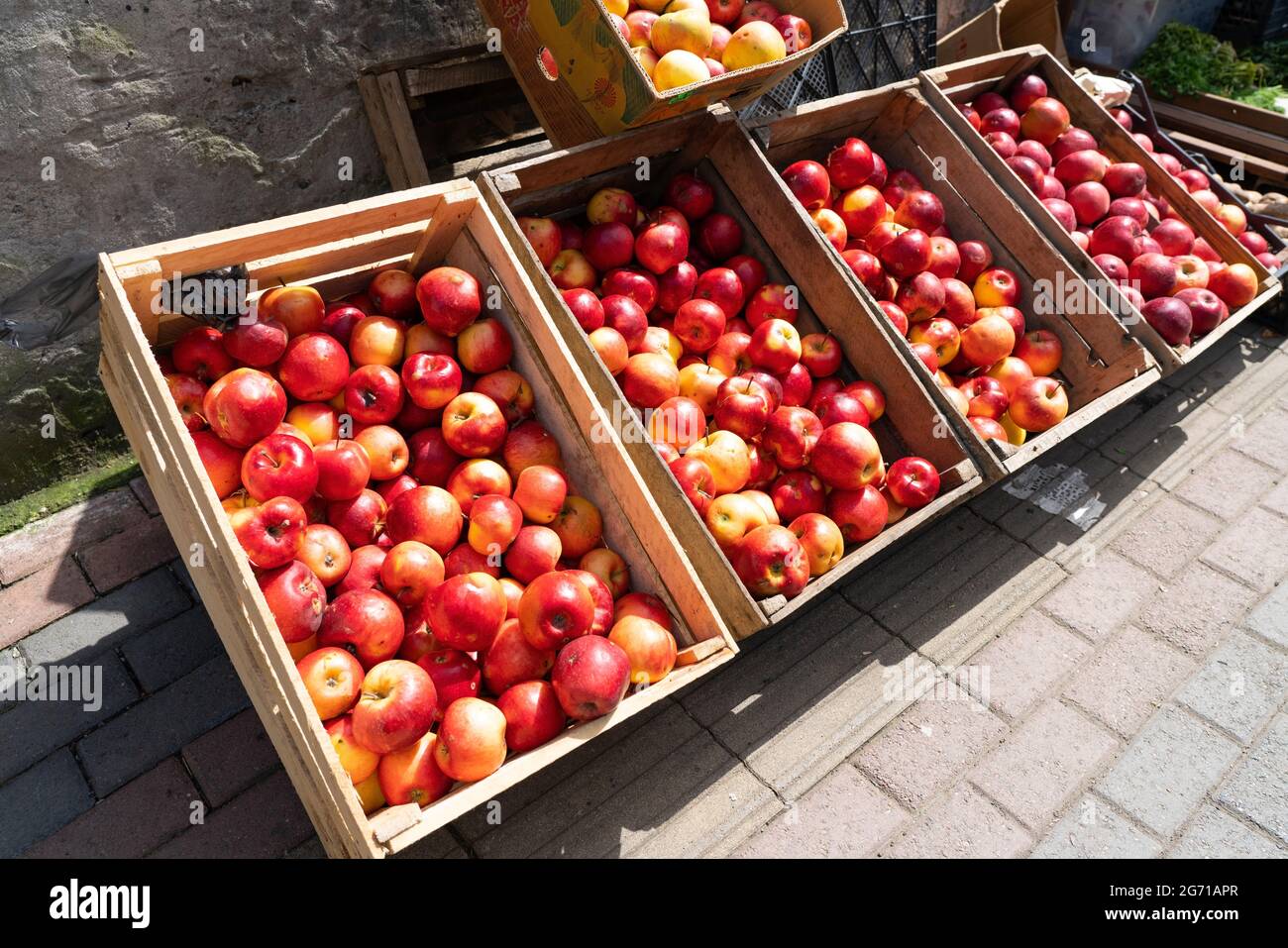 red apples in boxes on the market Stock Photo - Alamy