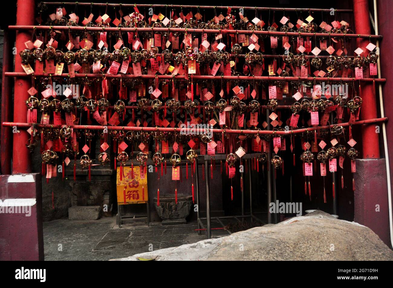Traditional chinese religious amulet hi-res stock photography and ...