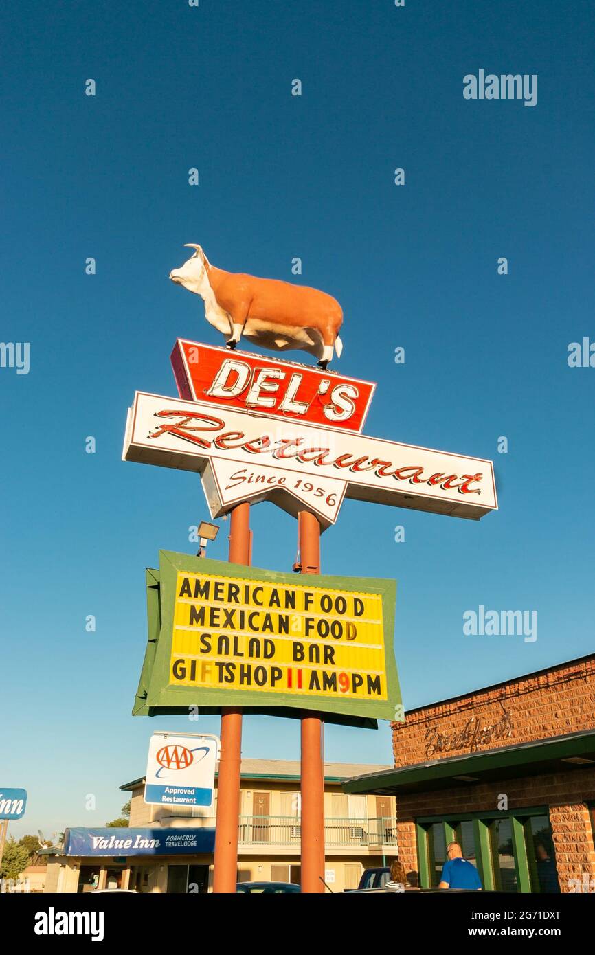 Dels restaurant hi-res stock photography and images - Alamy